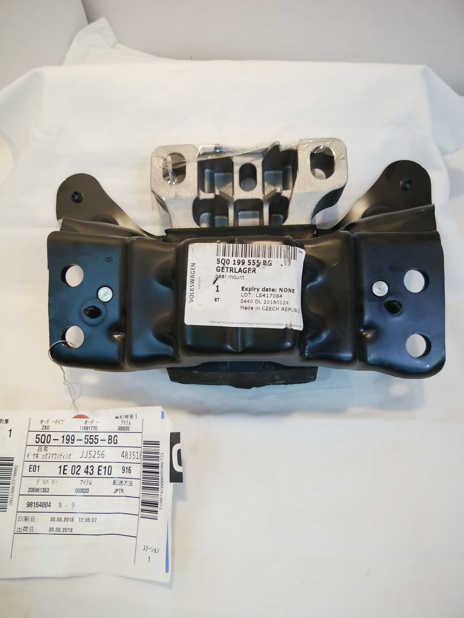 アウディパーツ 通販 エンジンマウント左側 5Q0199555BG お取り寄せ品詳細情報です！！