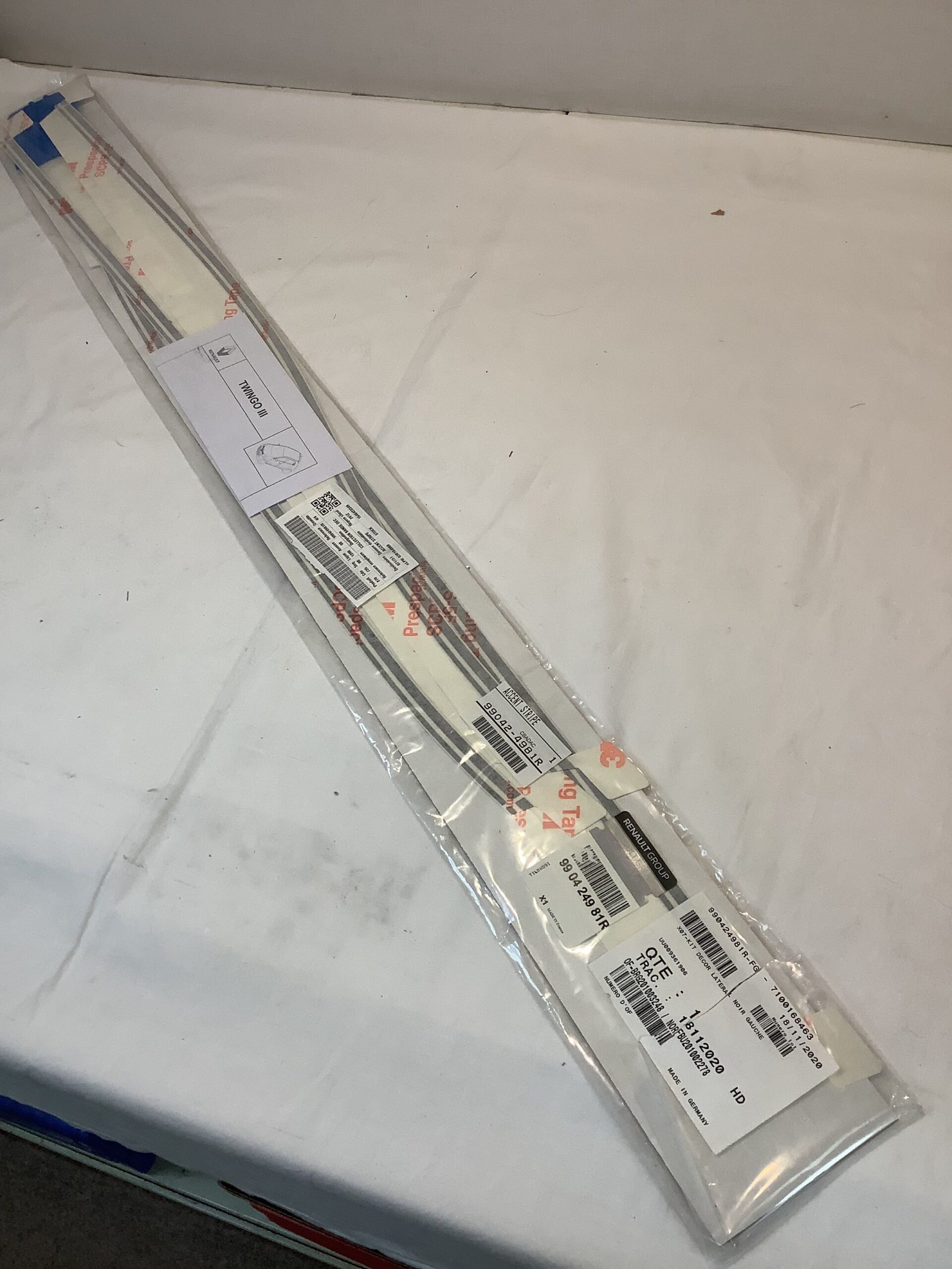 ルノーパーツ 通販 ドアストライプセット 片側 黒 トウィンゴⅢ 990424981R お取り寄せ商品詳細情報です！！